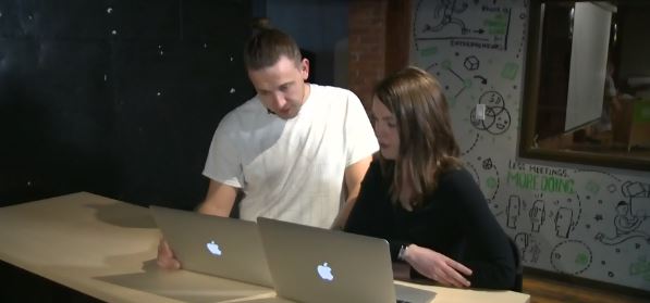 Twitter bot tracks abusive tweets against female politicians ...